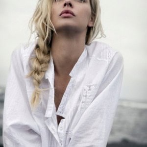 The Unbuttoned Trend: A New Way To Wear Your Shirts - The Fashion Tag Blog